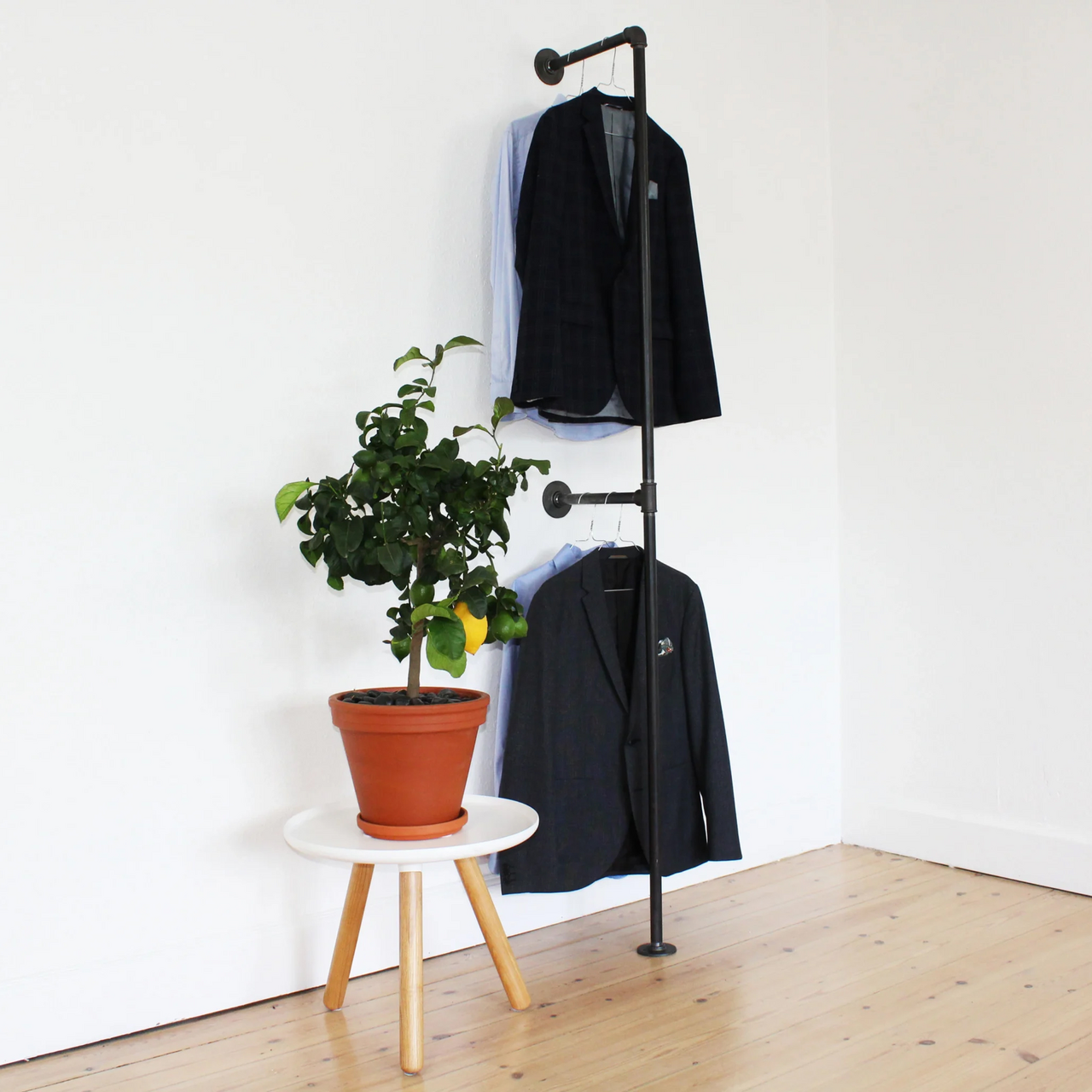 LONG ISLAND CITY VEGGHENGT KLESSTATIV 210X105 SORT | Megaflis.no