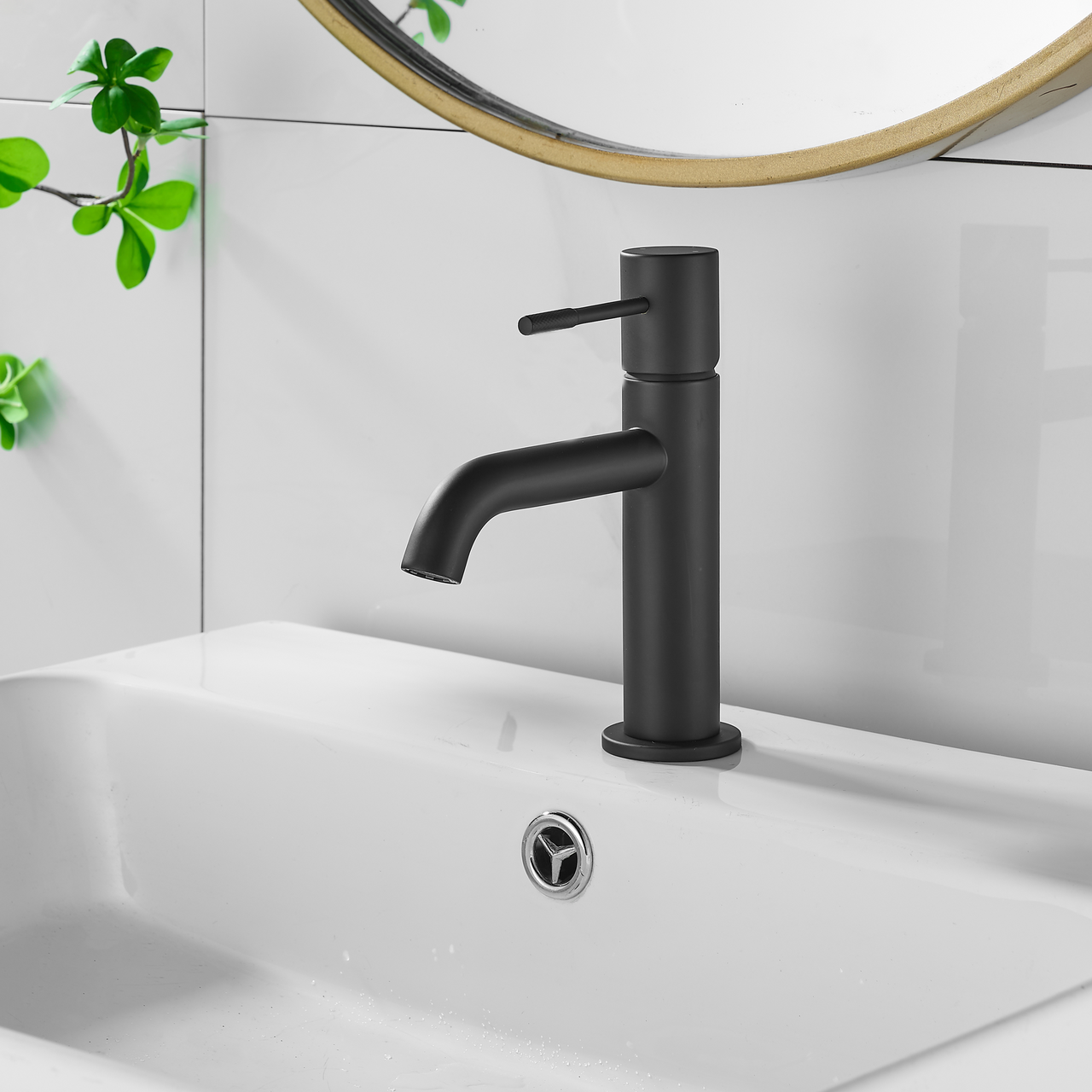 CELESTE ELY SERVANTBATTERI MATT SORT | Megaflis.no